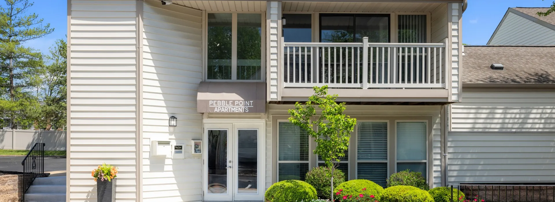 Pebble Point Apartments in Manchester, MO | Official Site