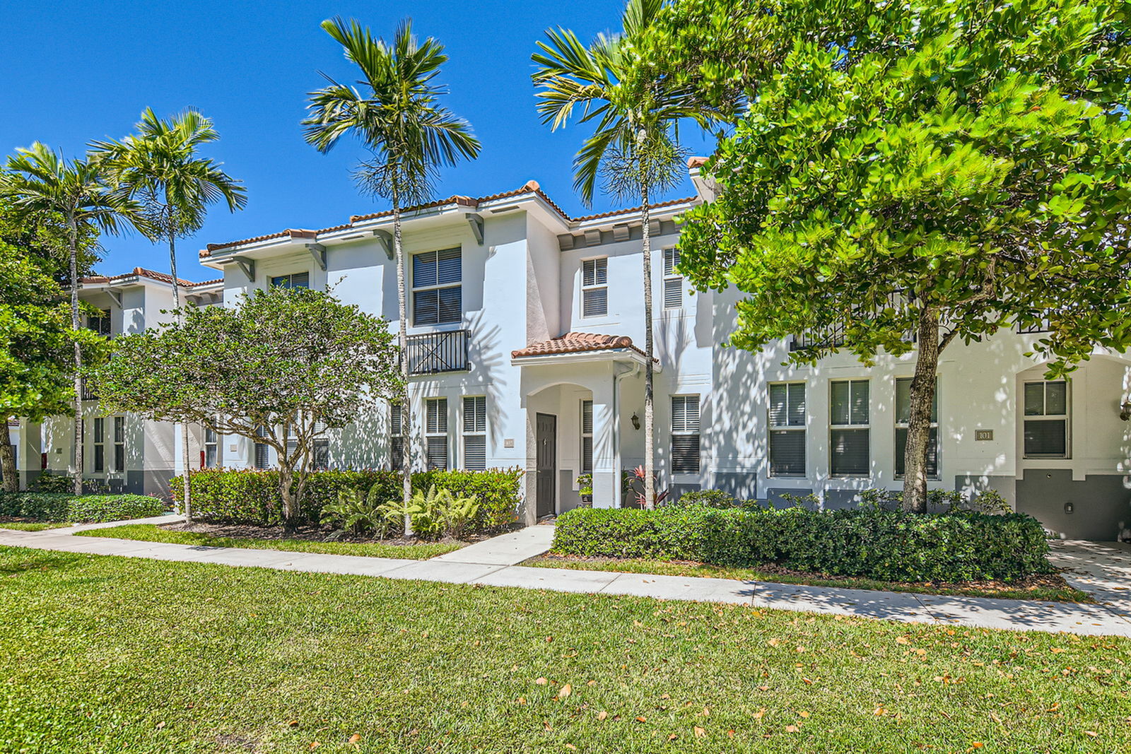 Modern Floor Plans: Apartments for Rent Midtown Plantation