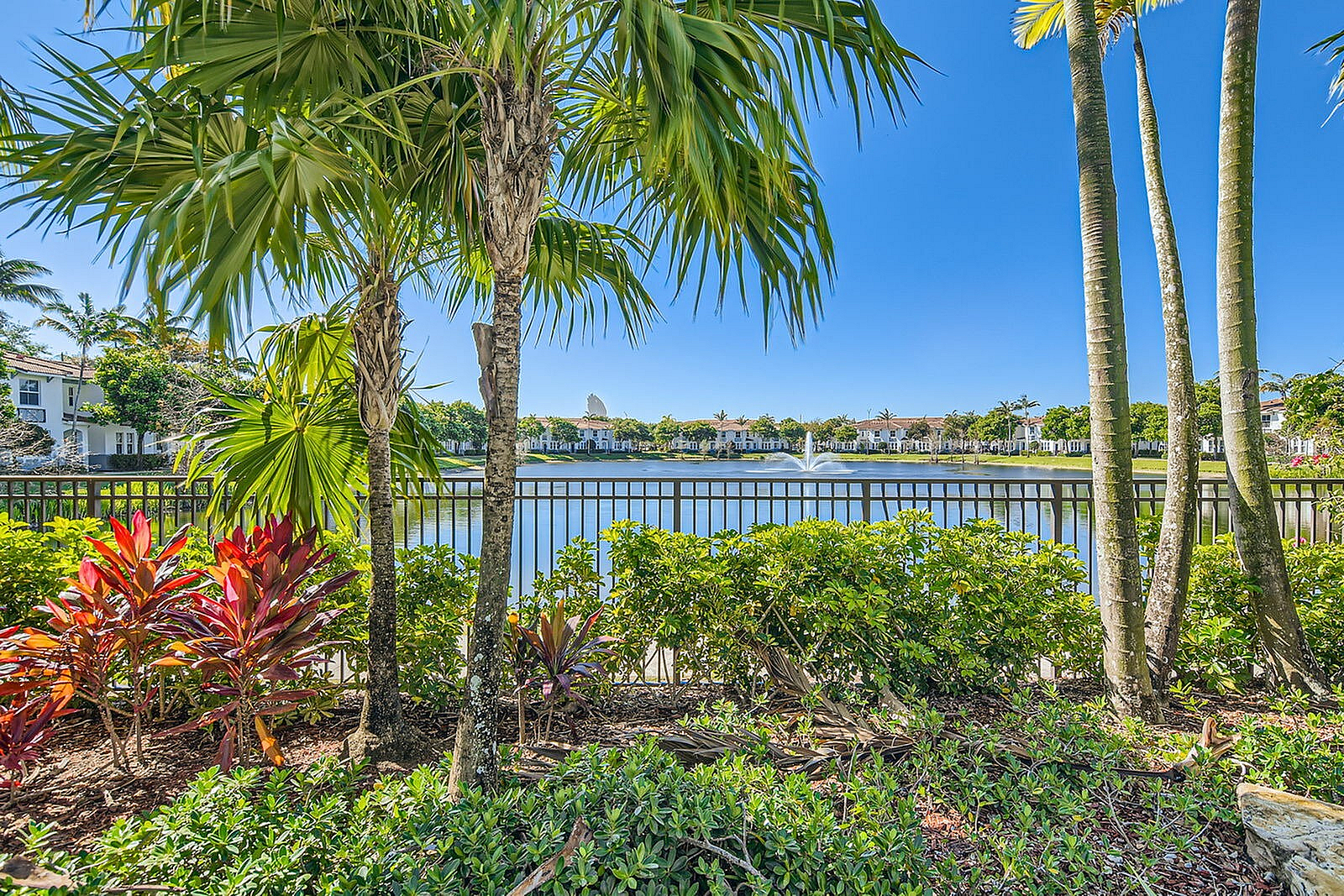 Photos & Tours: Upscale Midtown Plantation Apartment Living