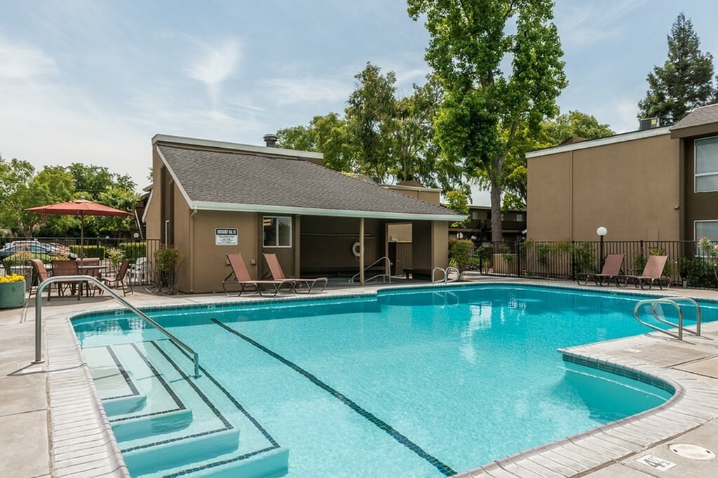 View Photos | The Pointe On Bell