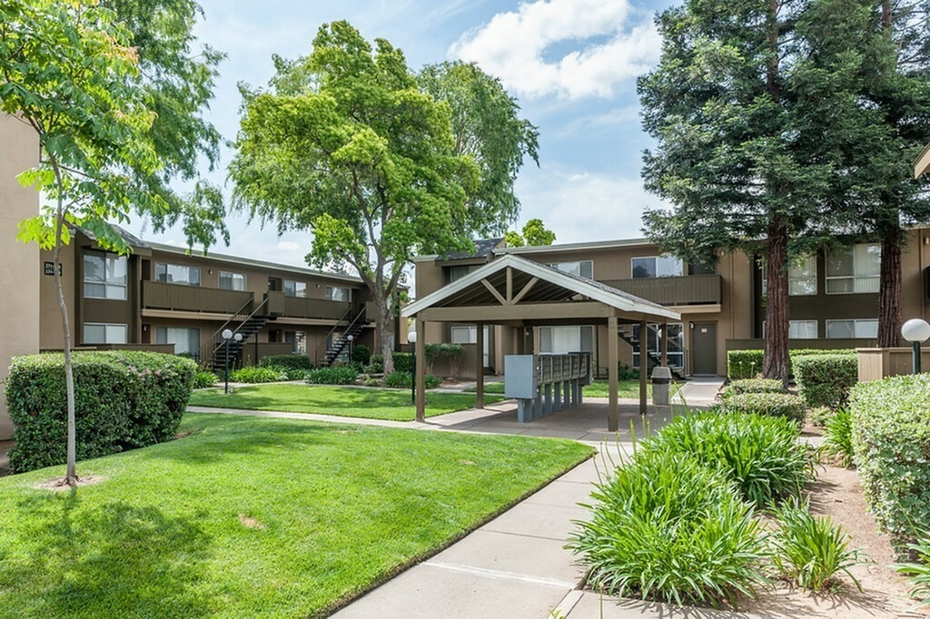 View Photos | The Pointe On Bell