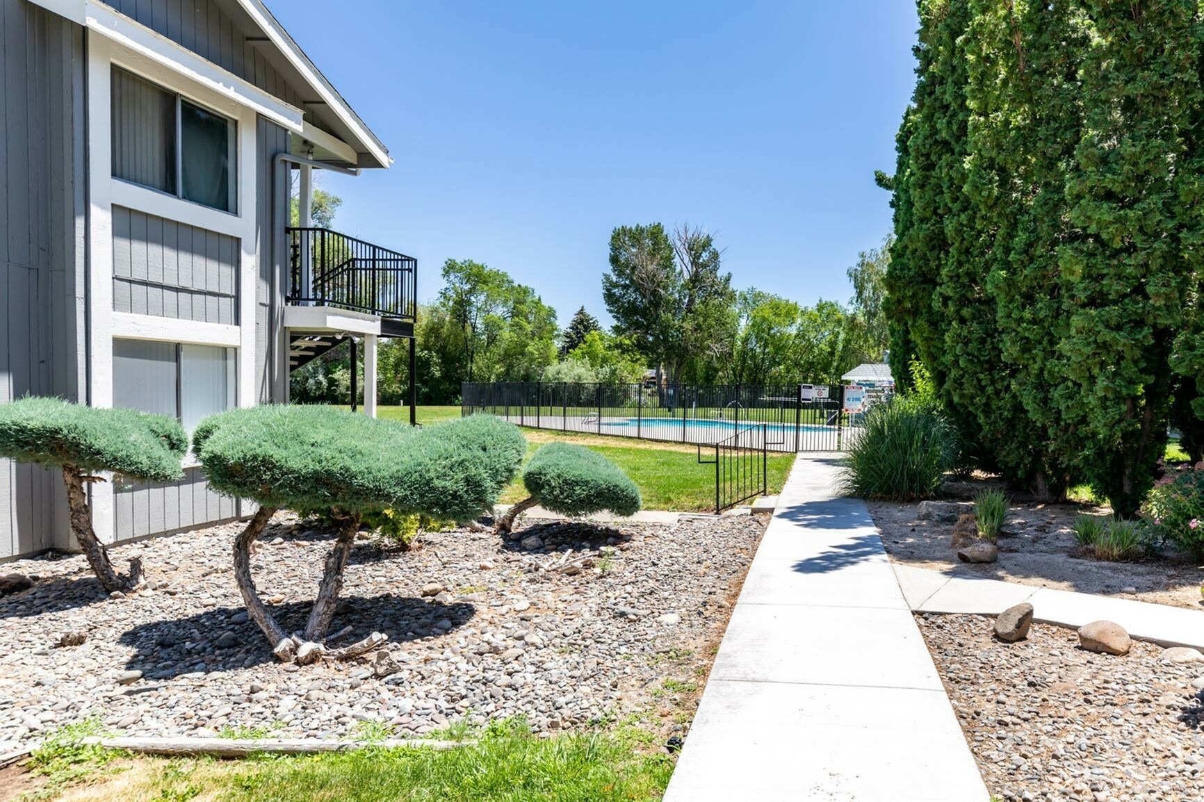 1 Bed Apartments - Check Availability | Shoreline Plaza