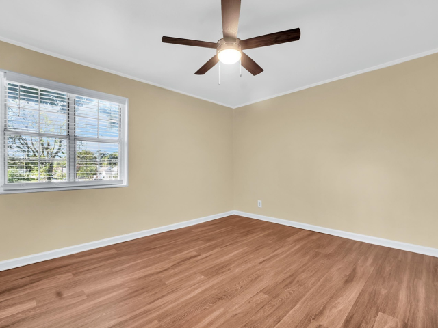 View Photos | Colonial Court Apartments