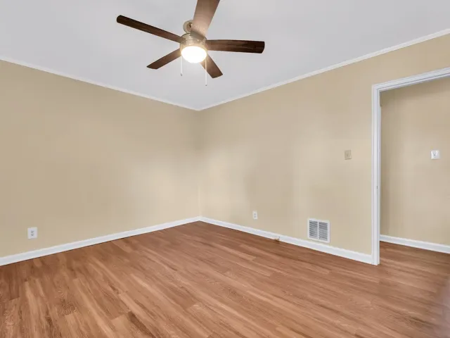 View Photos | Colonial Court Apartments