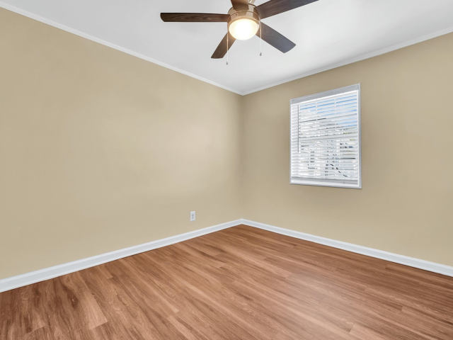 View Photos | Colonial Court Apartments