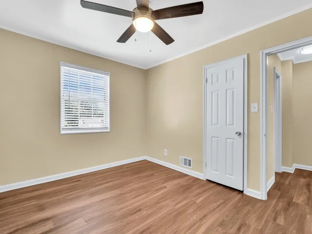 View Photos | Colonial Court Apartments