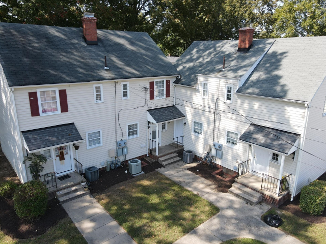 View Photos | Colonial Court Apartments