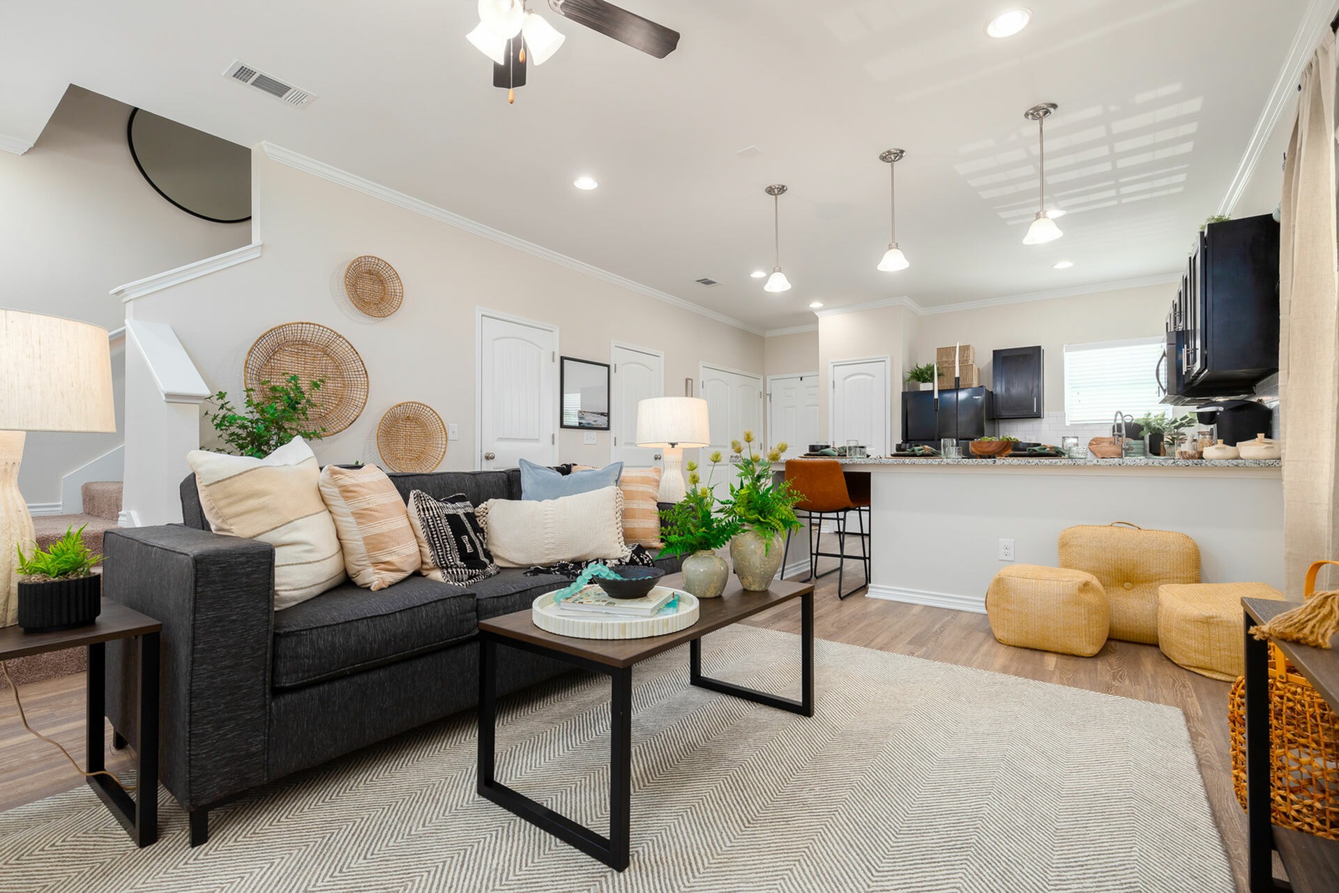 Photos & Tour | Seaglass Apartments in Corpus Christi