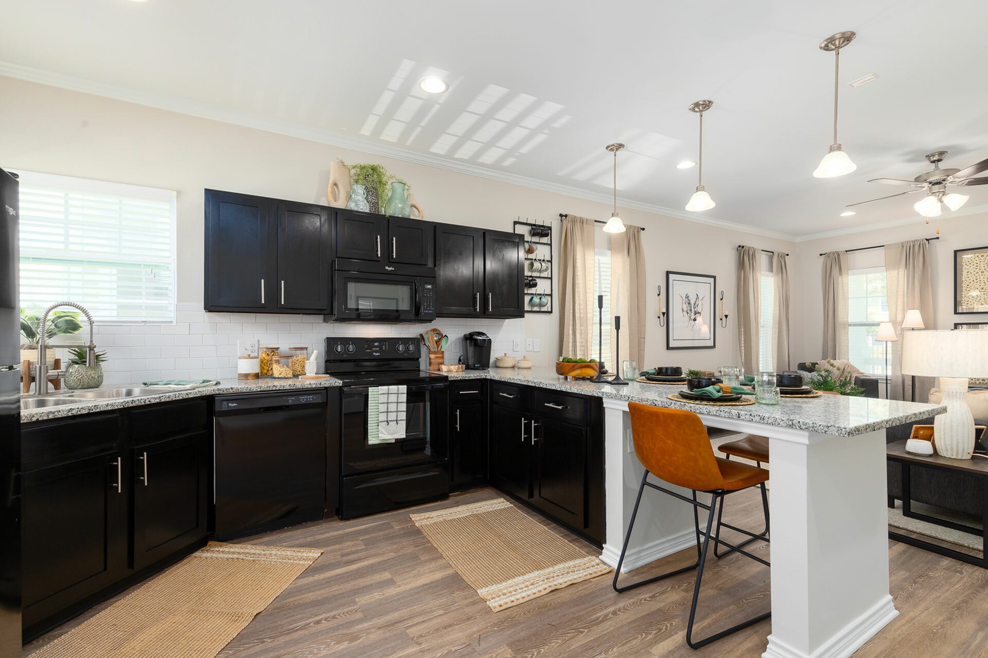 Photos & Tour | Seaglass Apartments in Corpus Christi
