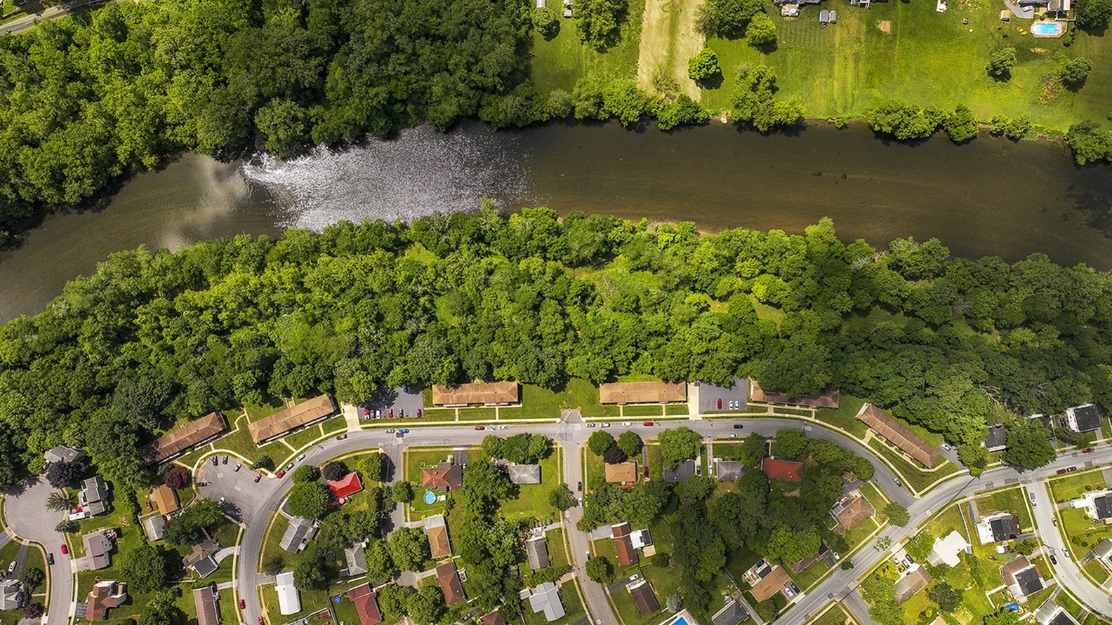 View Photos & Take A Virtual Tour | Red Oak Acres Apartments