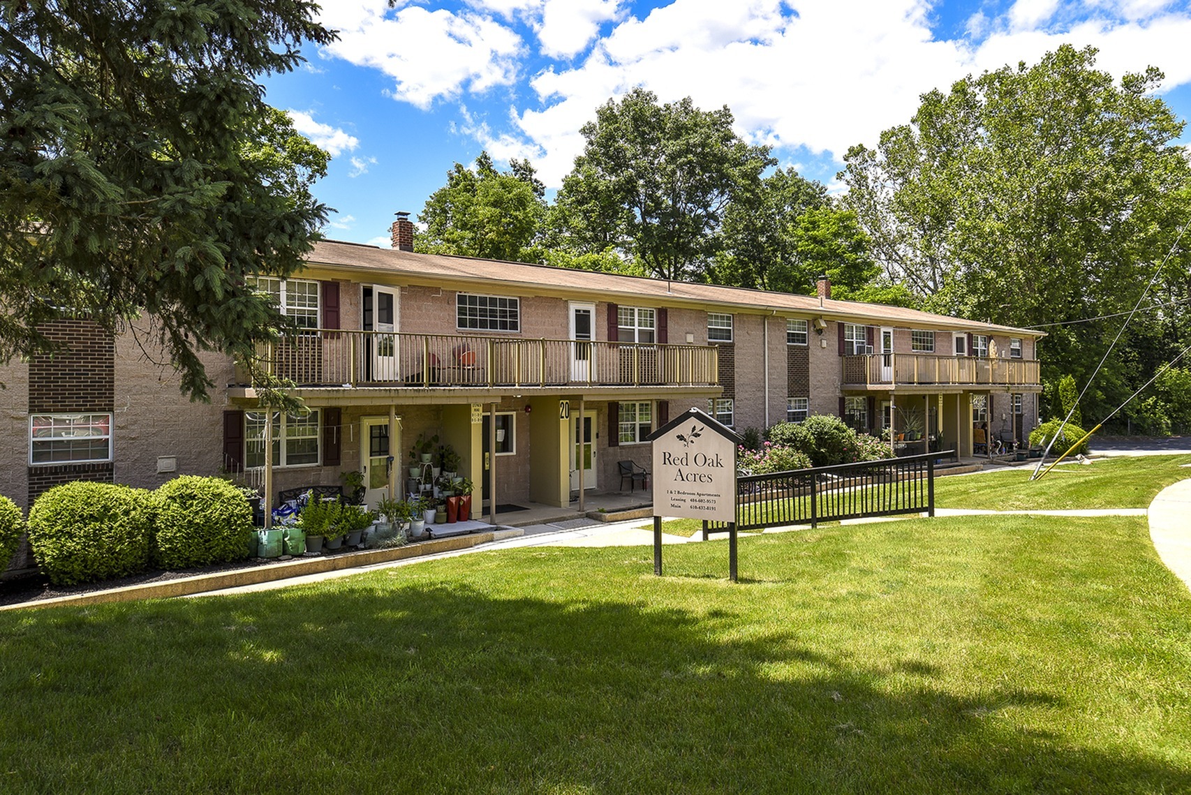 View Photos & Take A Virtual Tour | Red Oak Acres Apartments