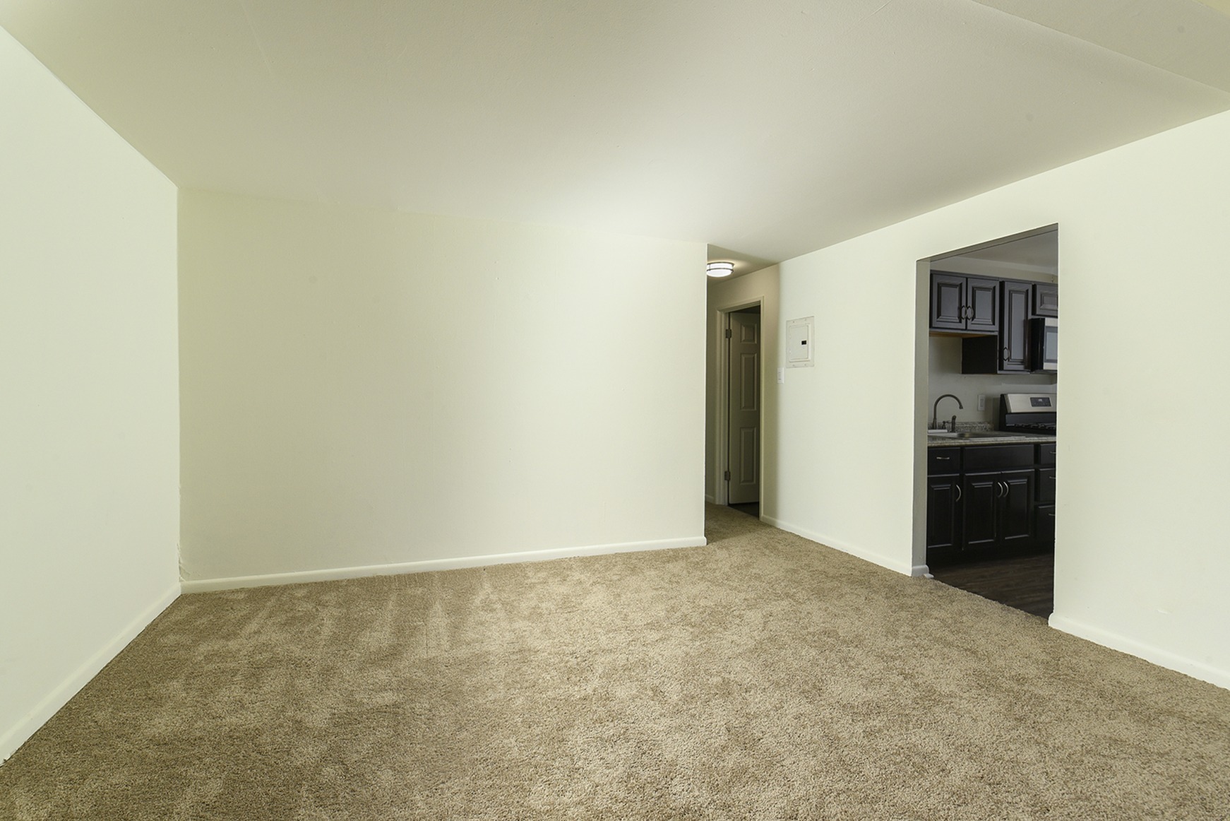 View Photos & Take A Virtual Tour | Red Oak Acres Apartments