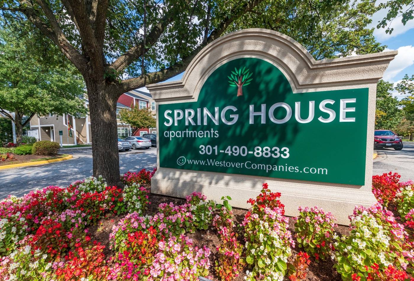 One Bedroom Den | 1 Bed Apartment | Spring House Apartments