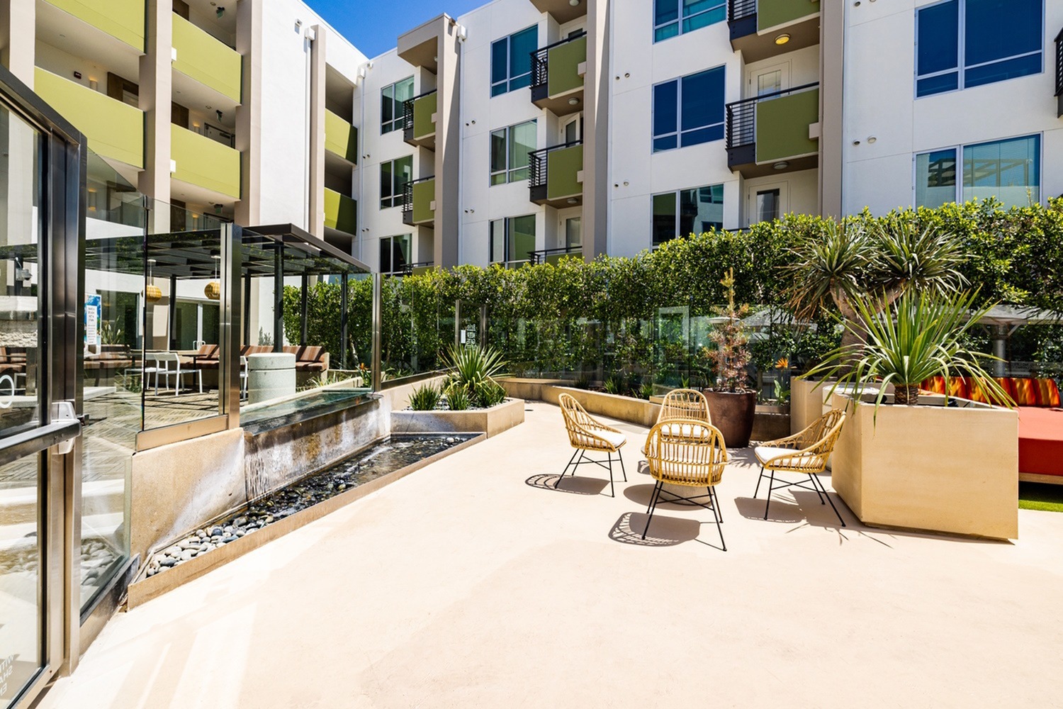 Photos & Virtual Tour | Brio Apartments | Glendale, CA Apartments
