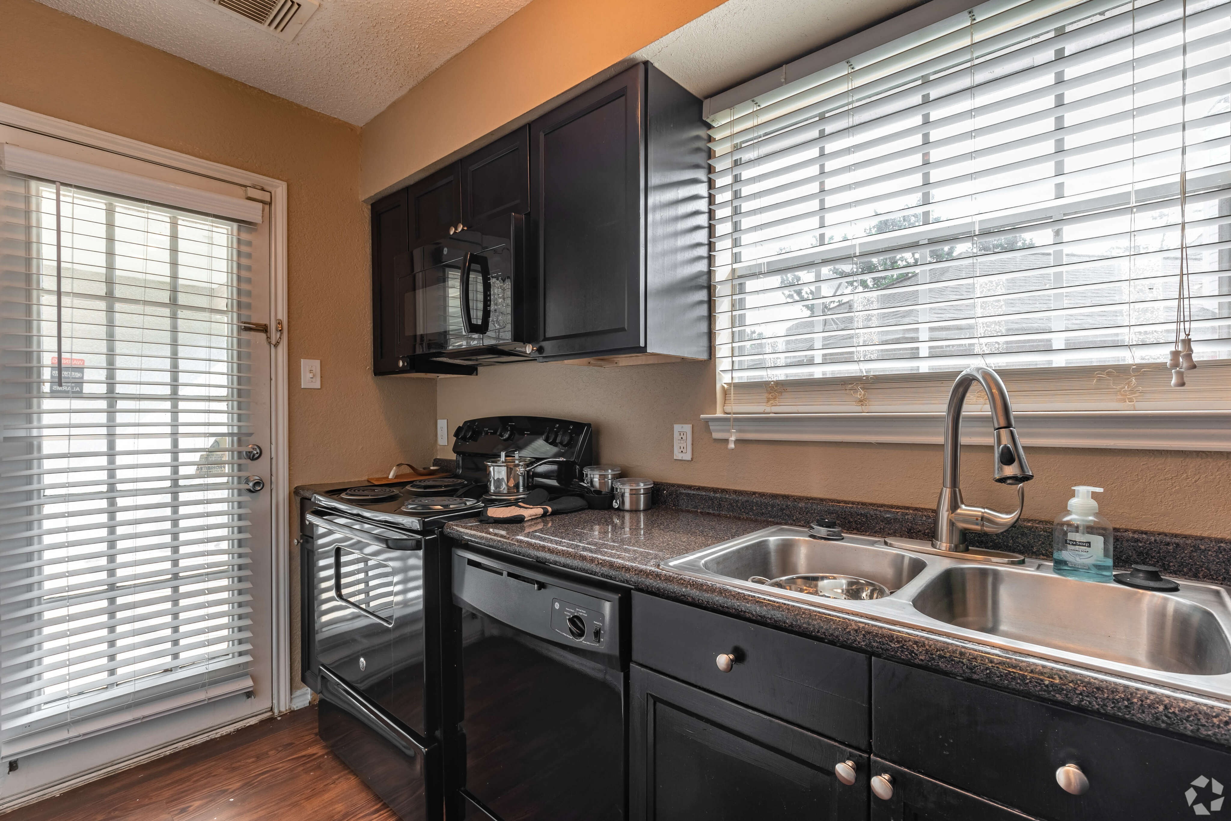 View Photos | Summer Pointe Apartments