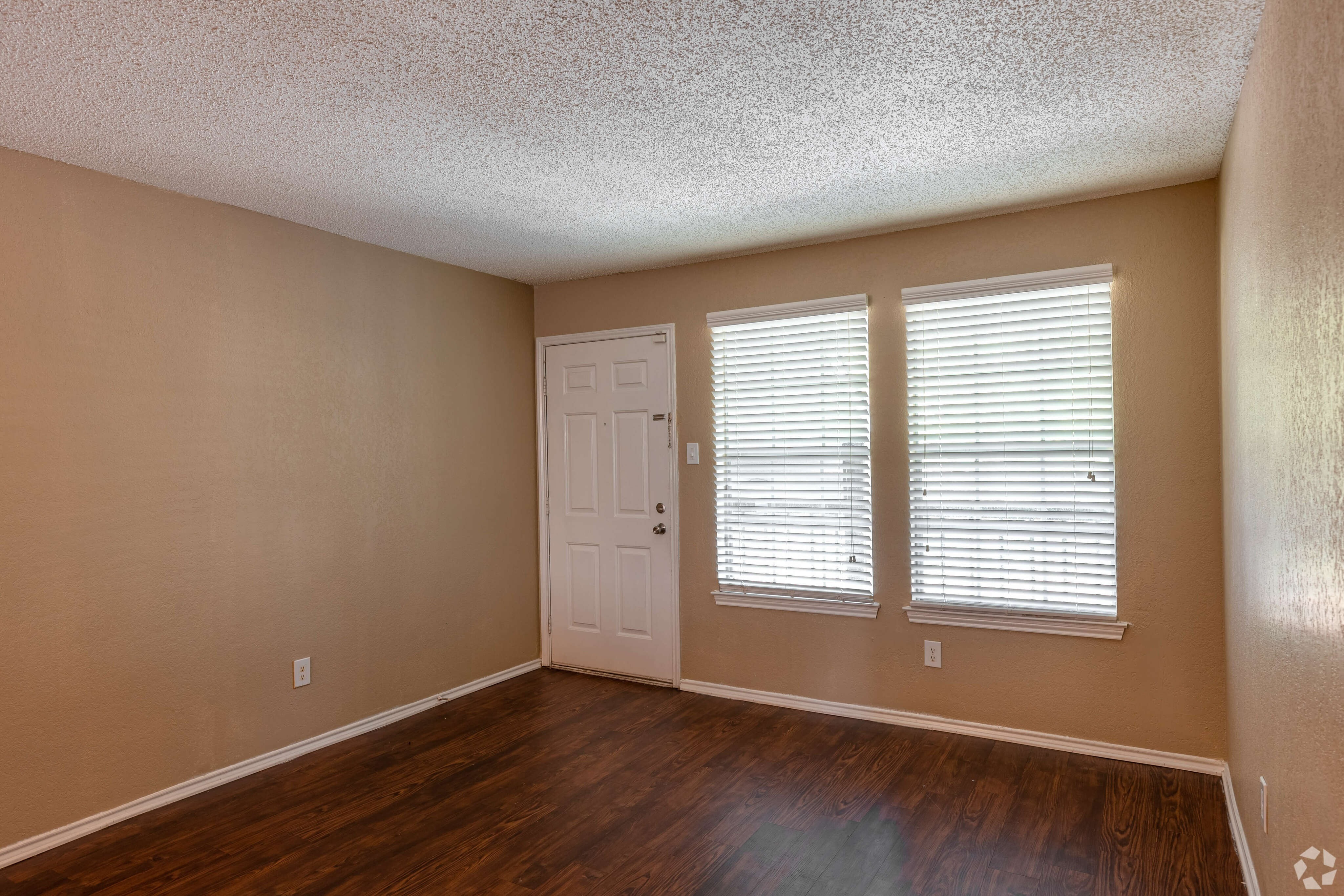 View Photos | Summer Pointe Apartments