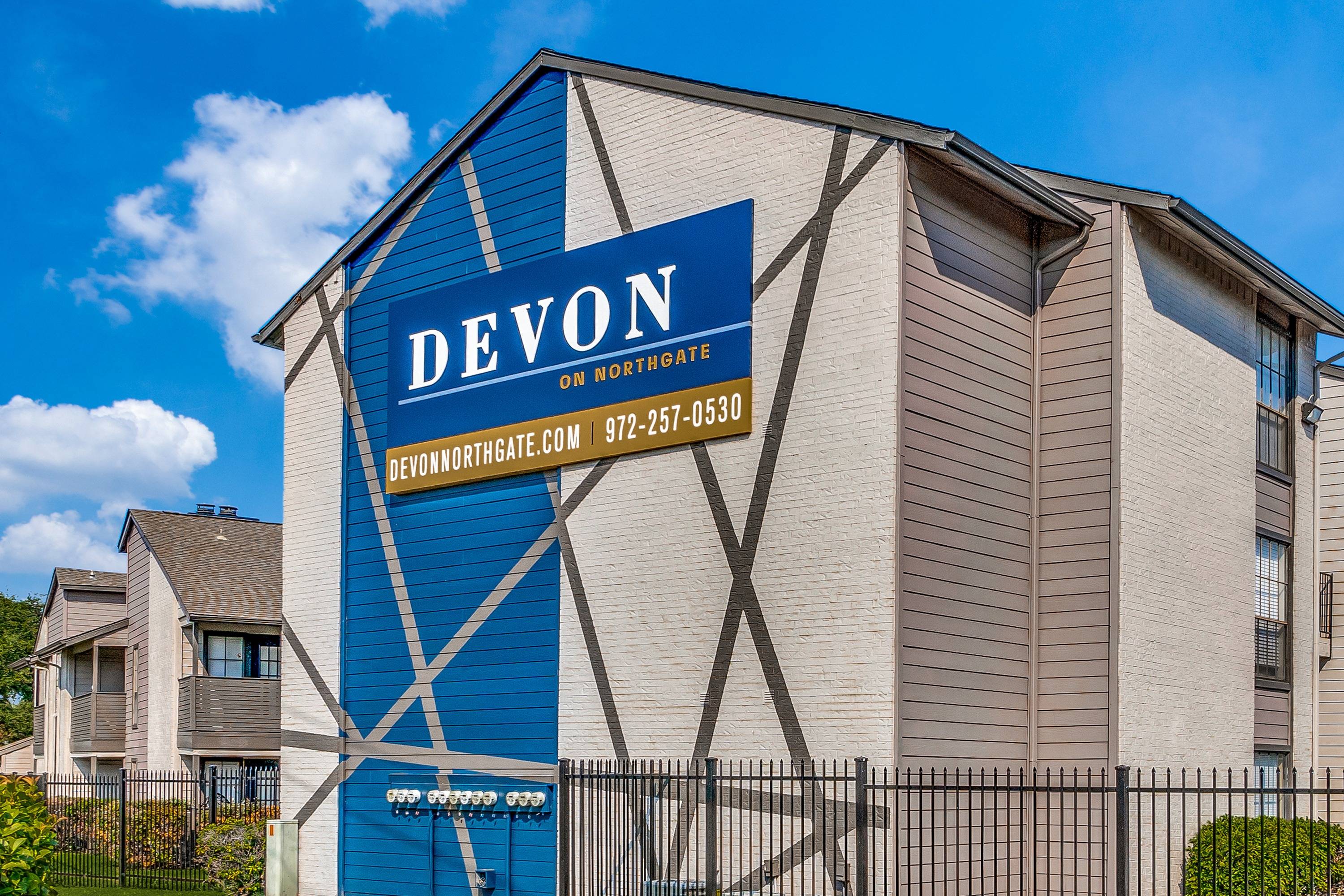 Irving Apartments | Photo Gallery | Devon on Northgate