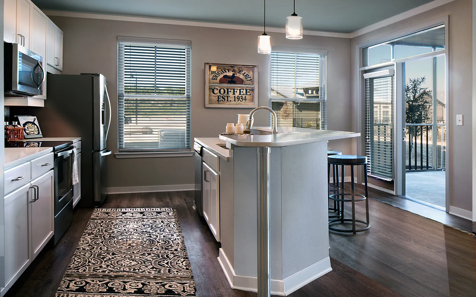 View Photos & Take A Virtual Tour | One Hampton Lake