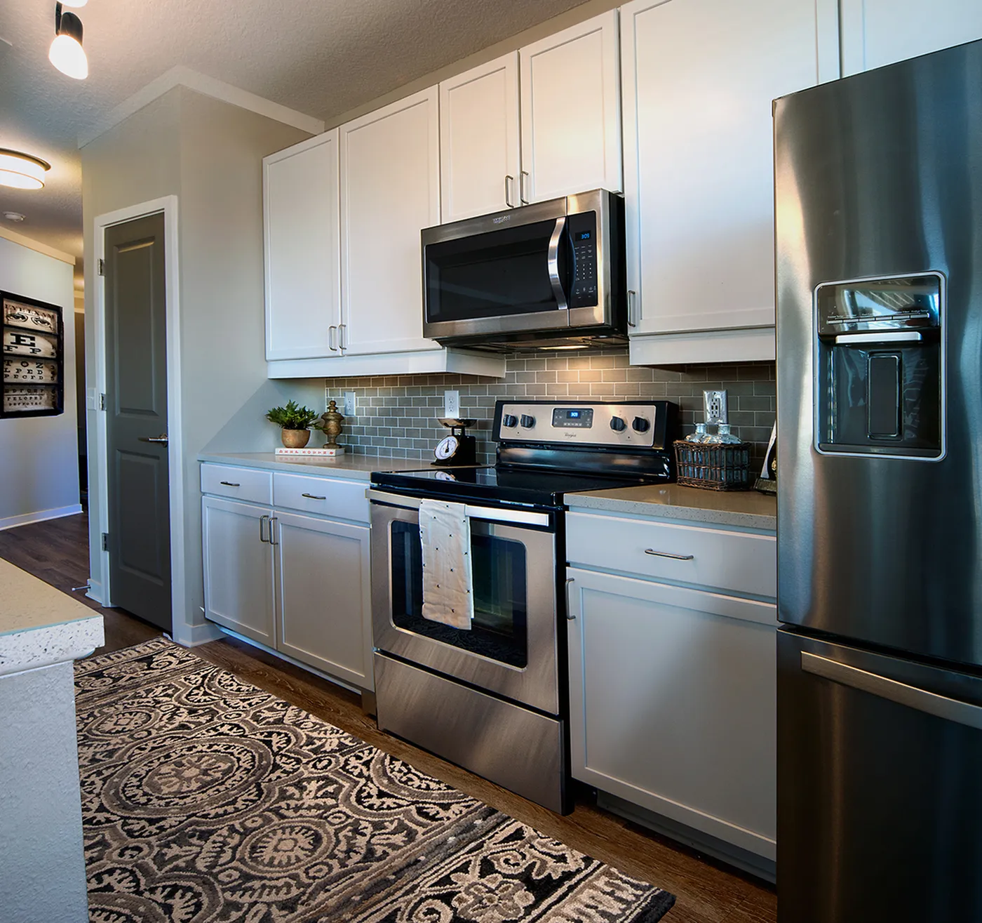 View Photos & Take A Virtual Tour | One Hampton Lake