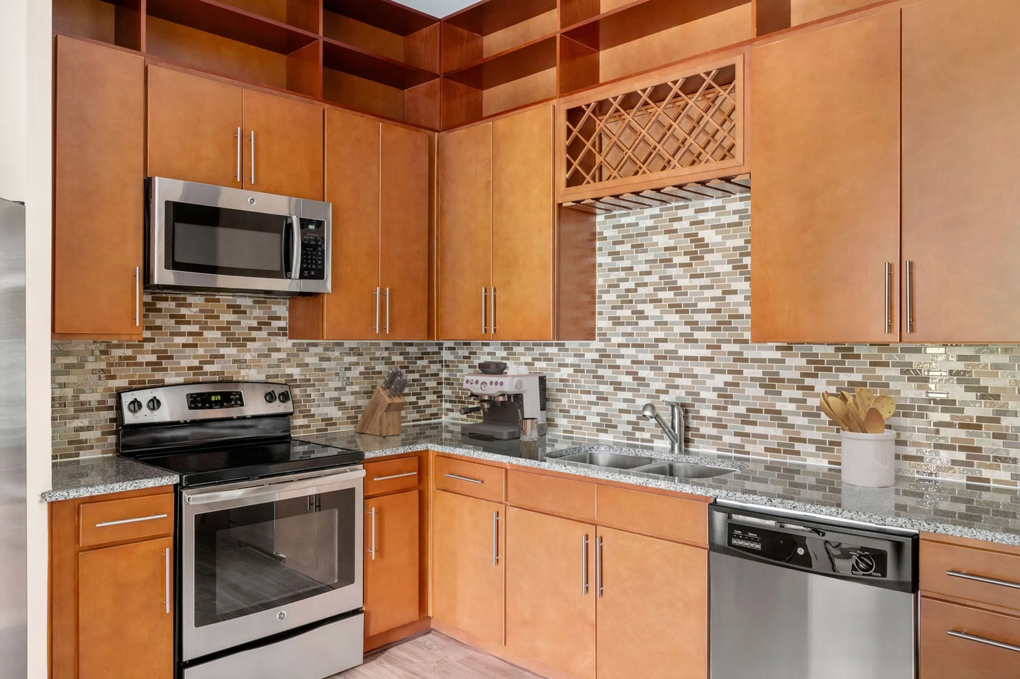 Apartment Photos in Sandy Springs Near Dunwoody | 1160 Hammond Gallery