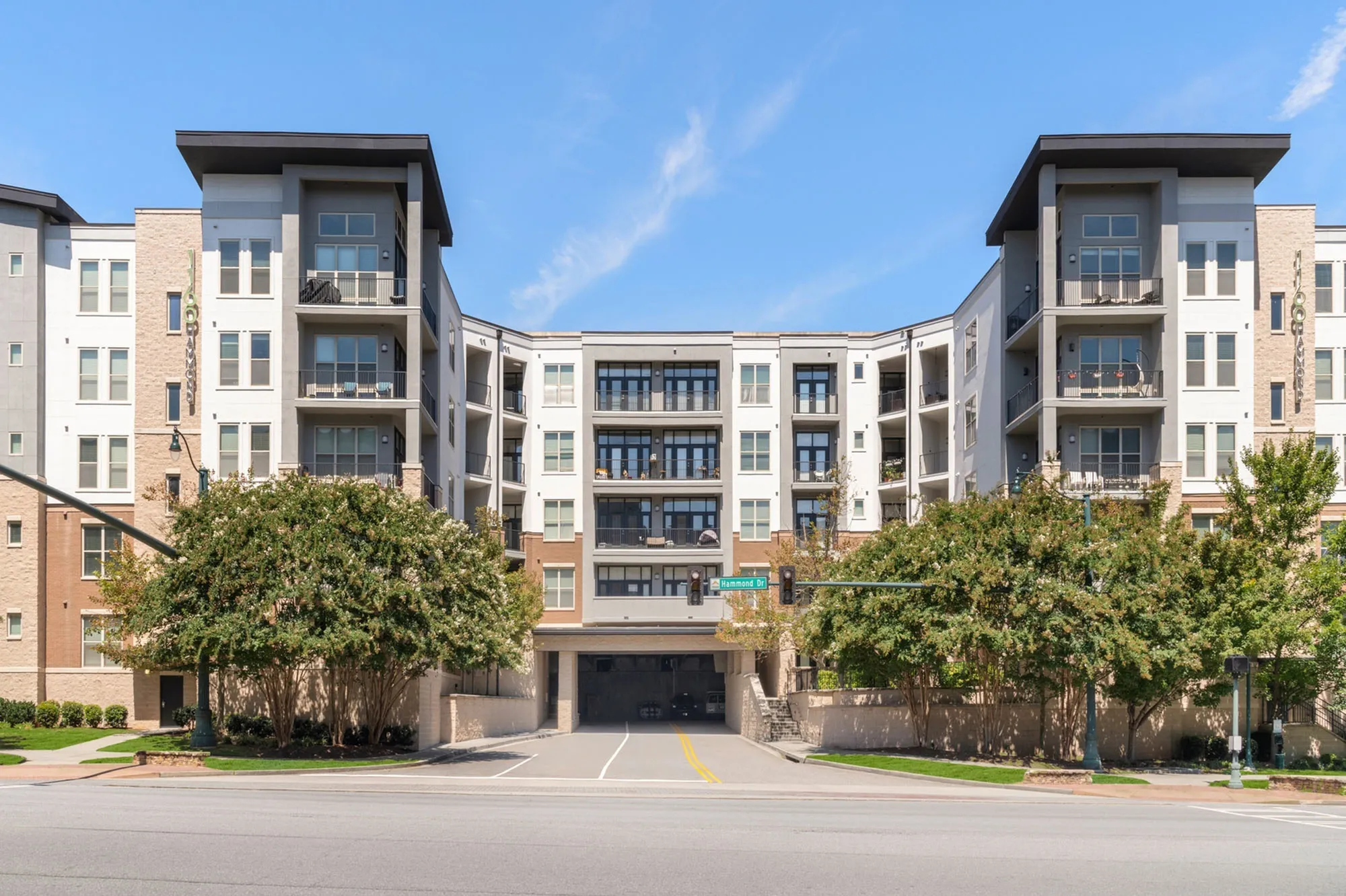 Apartment Photos in Sandy Springs Near Dunwoody | 1160 Hammond Gallery