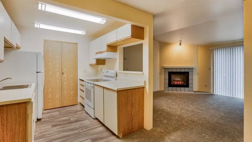 Shoreline Washington Apartments | Ballinger Commons