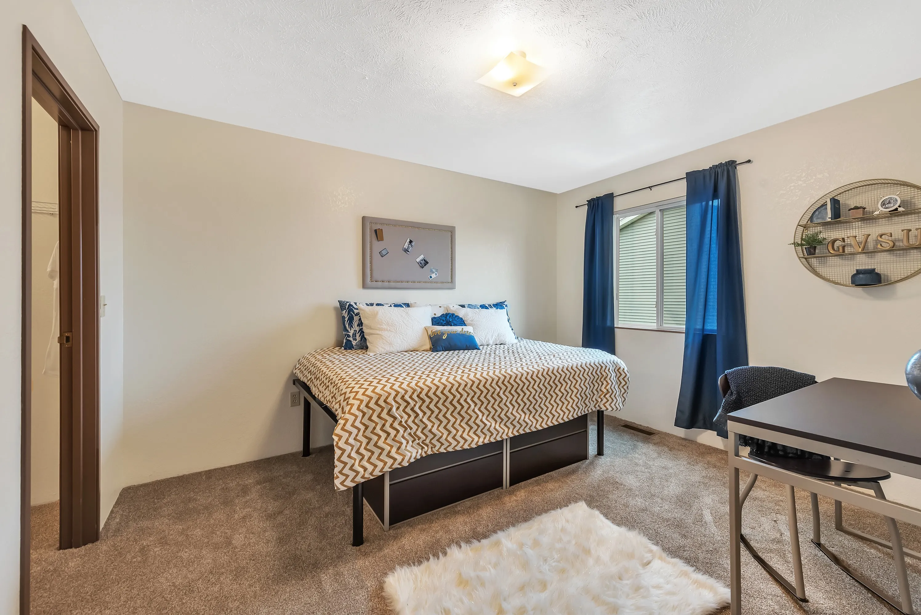 Center | 4 Bed Apartment | TRIO Center