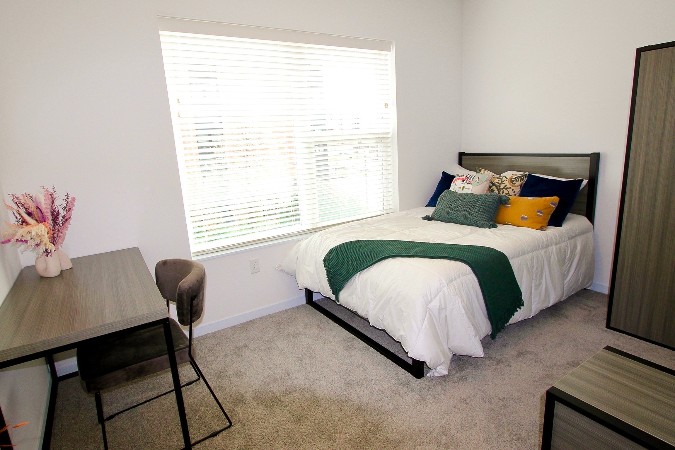Photos | Student Apartments near UIUC | Pacifica on Green