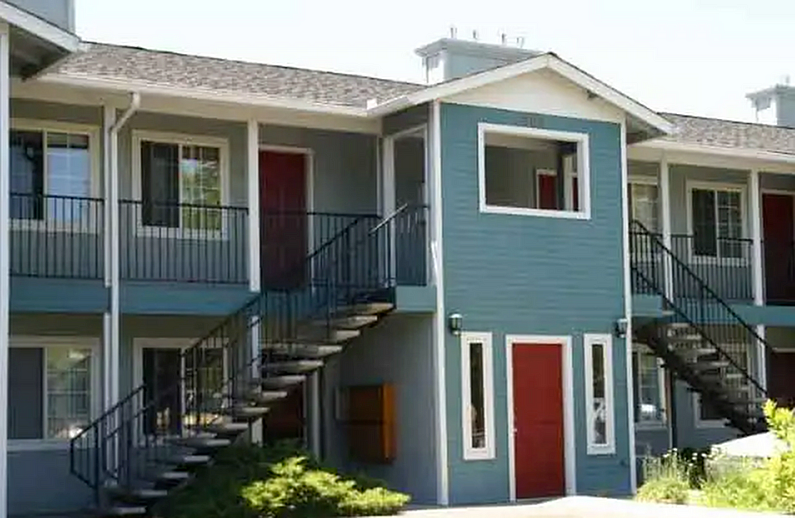 View Photos | Colonial Court Apartments