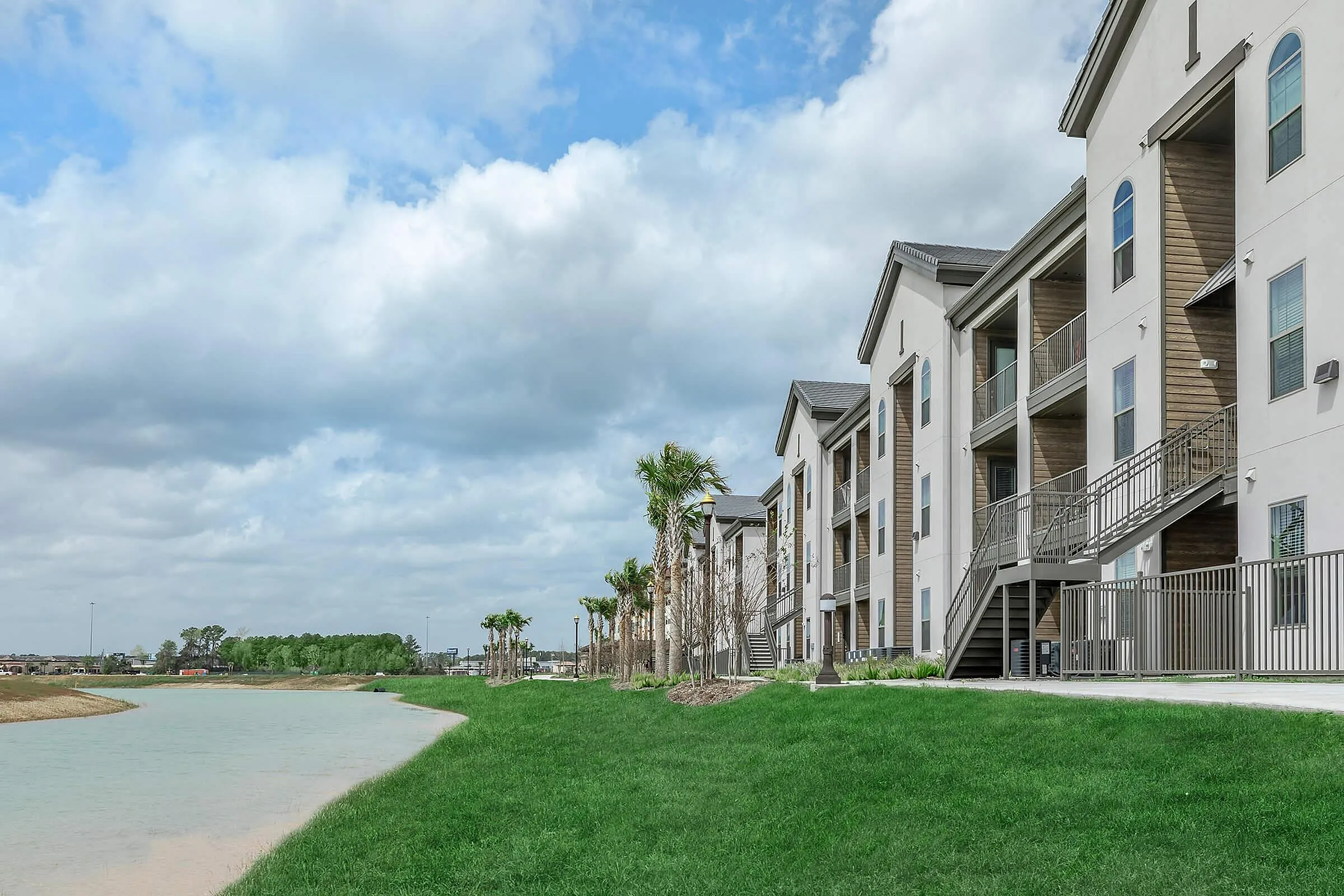 View Photos & Take A Virtual Tour | Cathedral Lakes