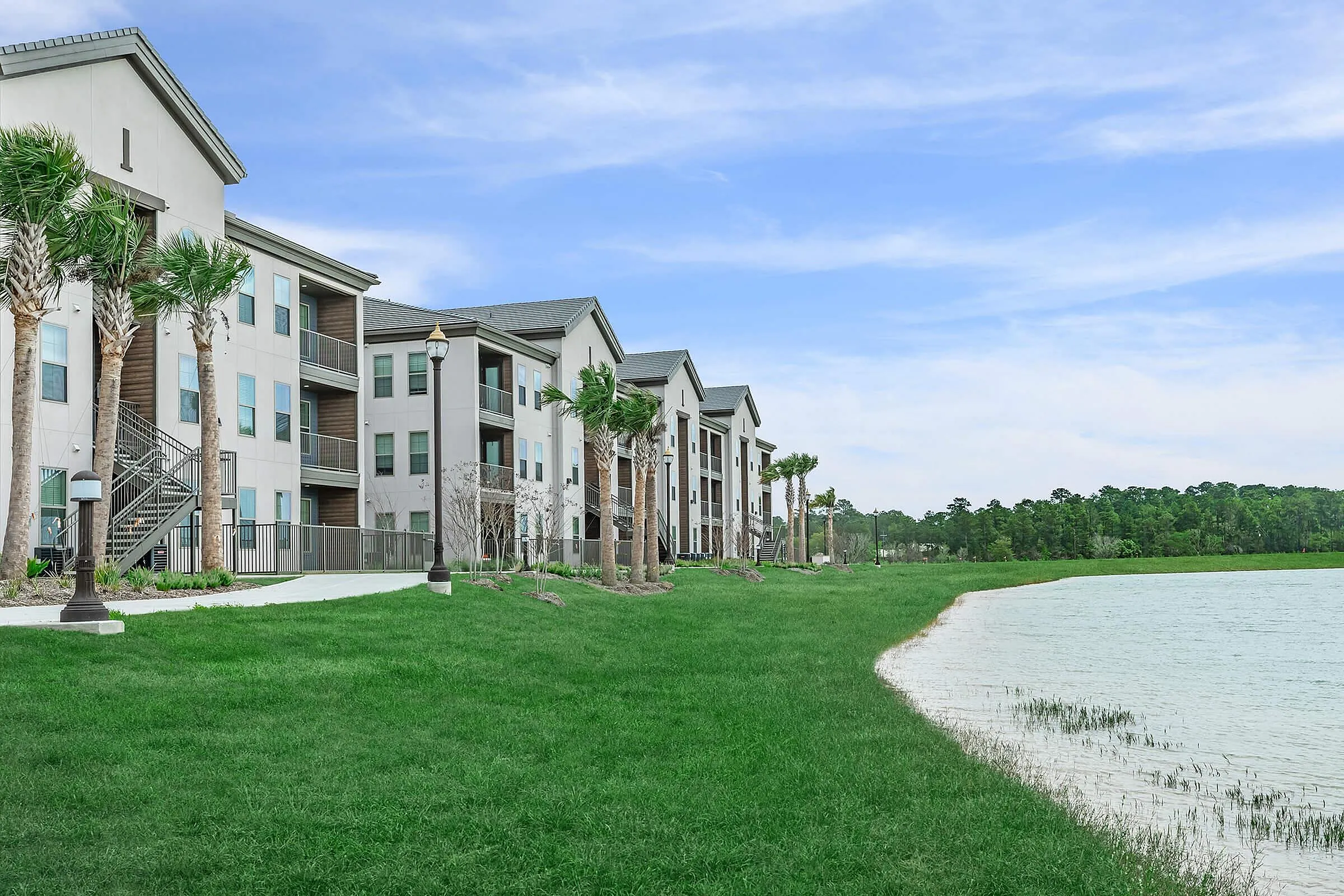 View Photos & Take A Virtual Tour | Cathedral Lakes