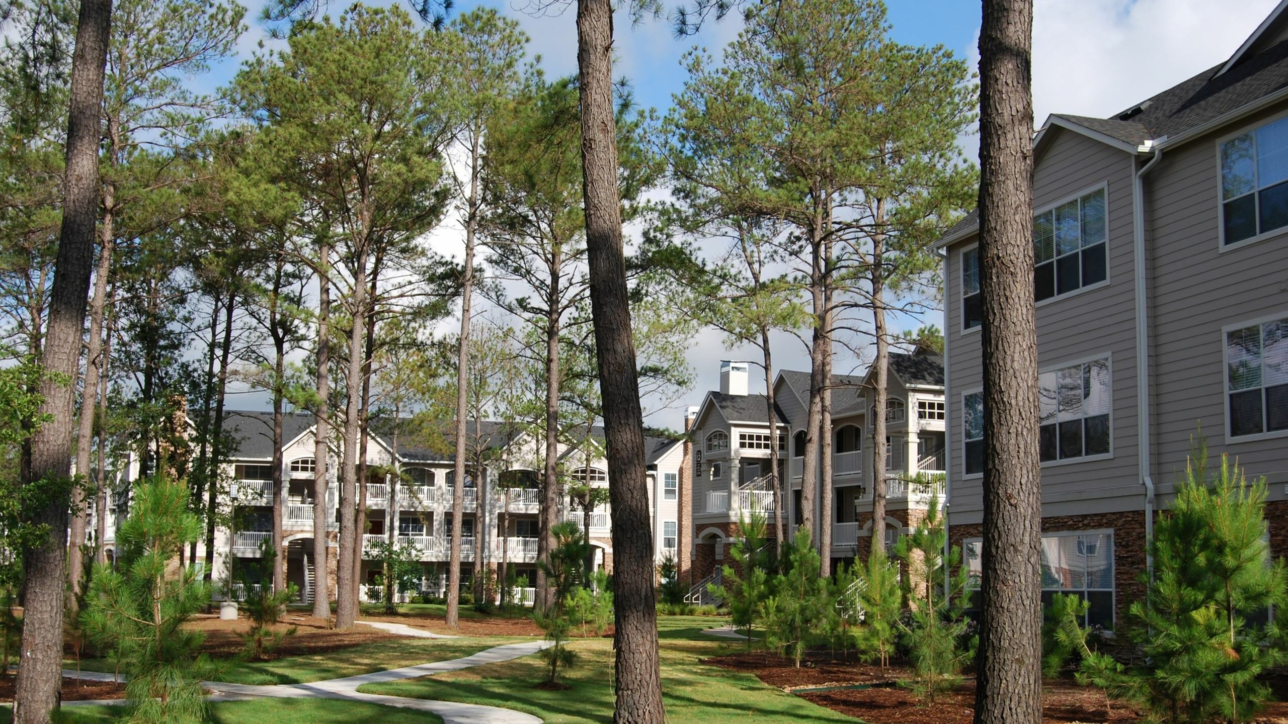 The Lodge at Spring Shadows Houston Apts | Official Site