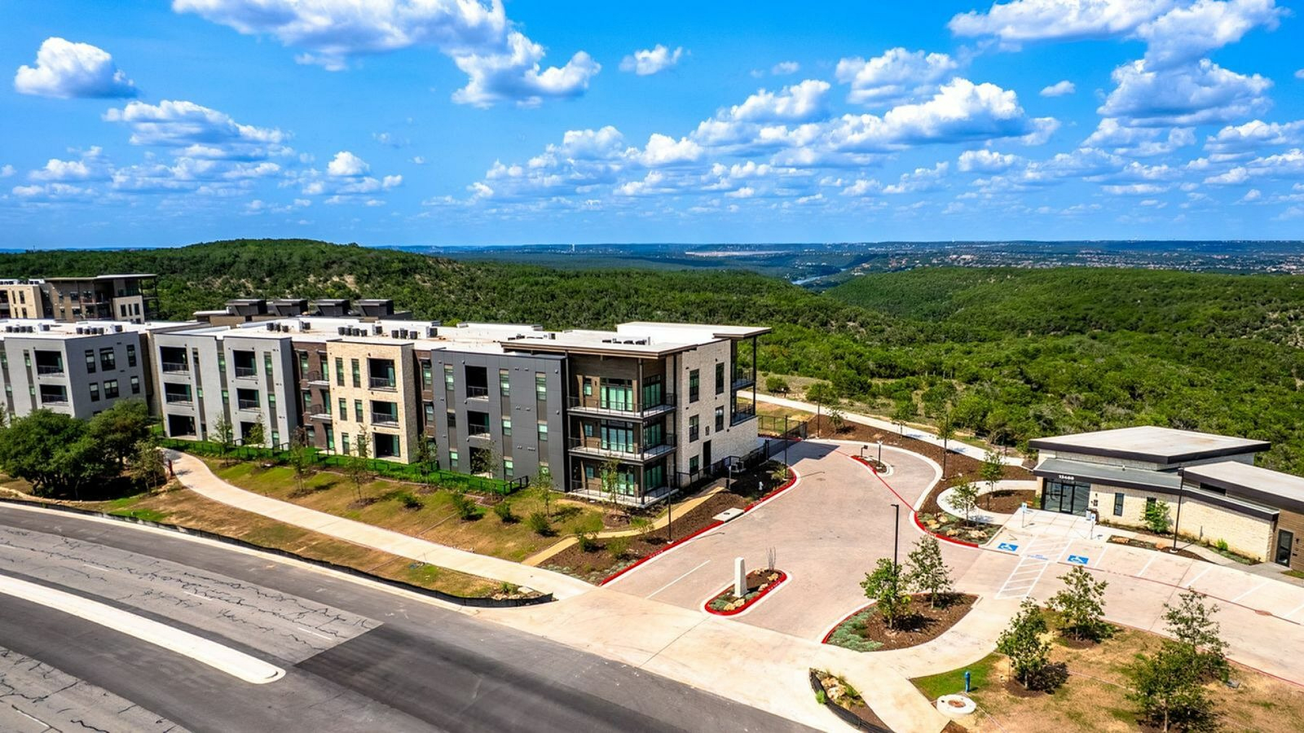 Pearl Bee Cave | Apartments In Bee Cave, TX