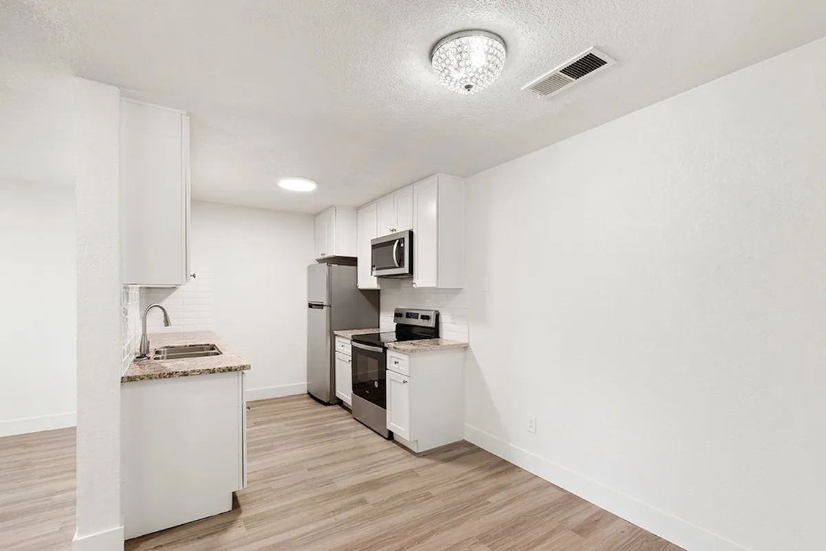 View Photos & Take A Virtual Tour | The Huntley Apartments