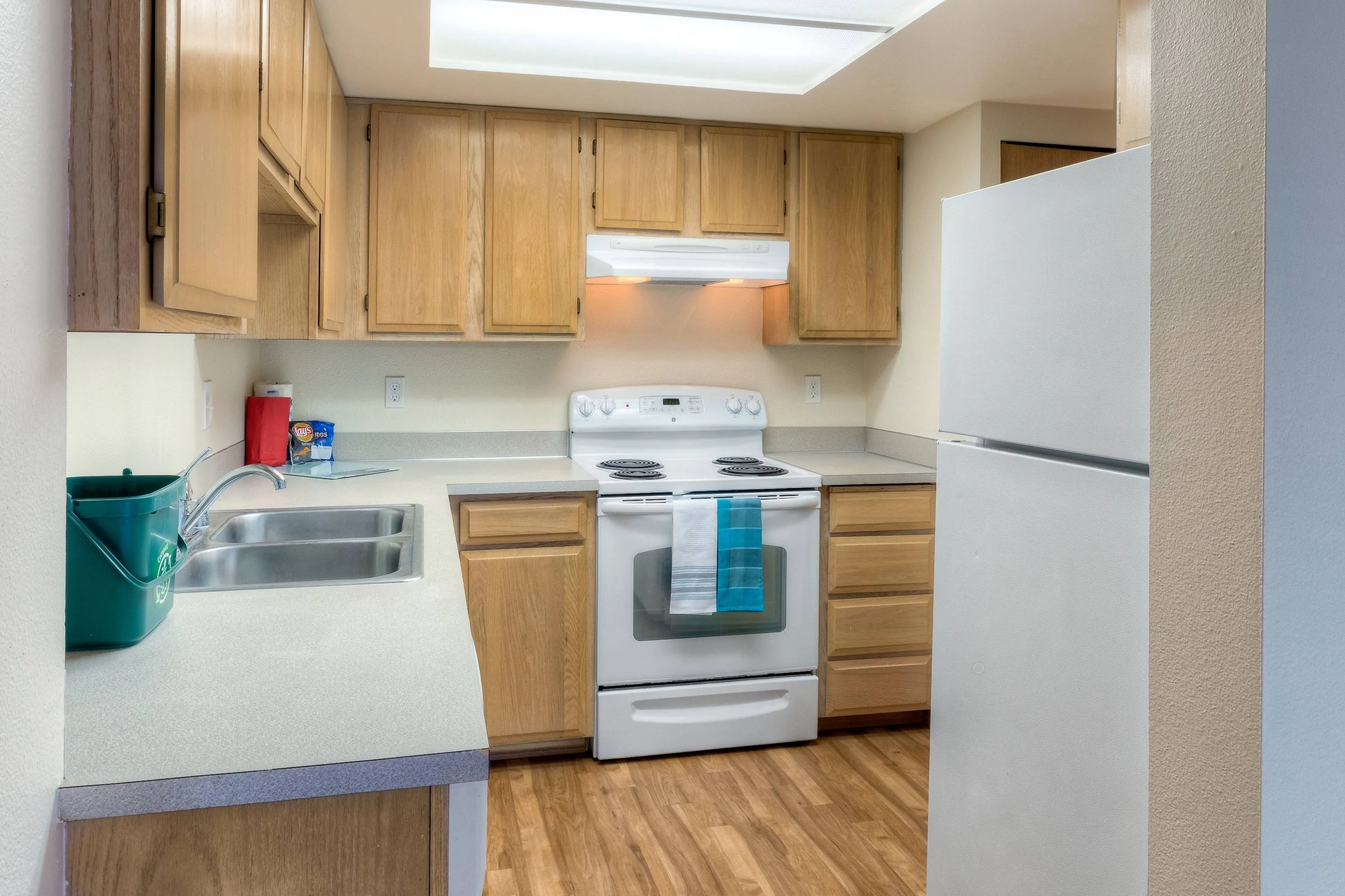 View Photos | Meridian Place Apartments