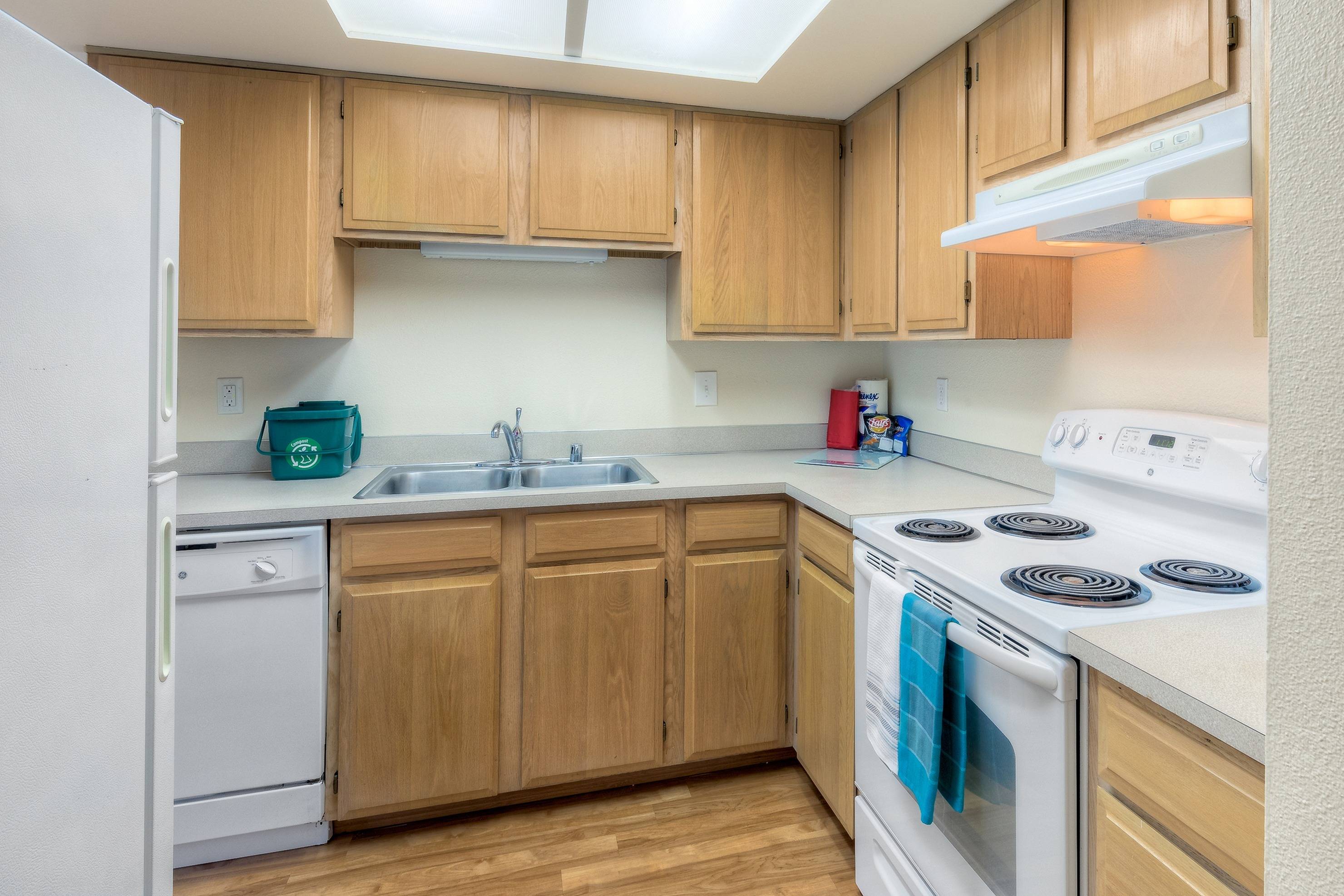 View Photos | 80 - Meridian Place Apartments