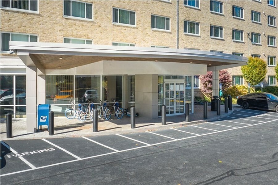 View Photos | The Falls at Roland Park