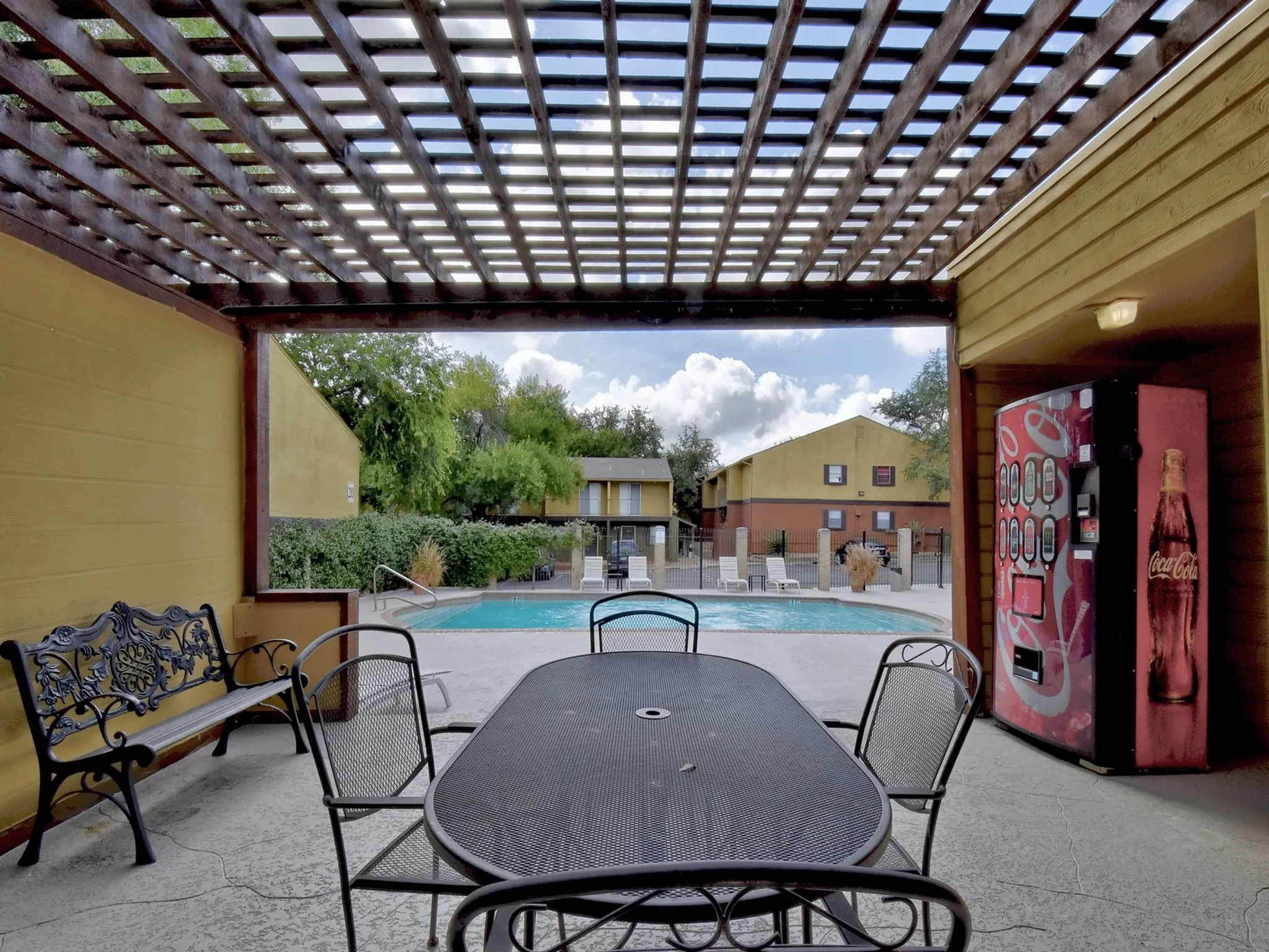 See Hunter’s Glen Apartments in San Antonio | Gallery