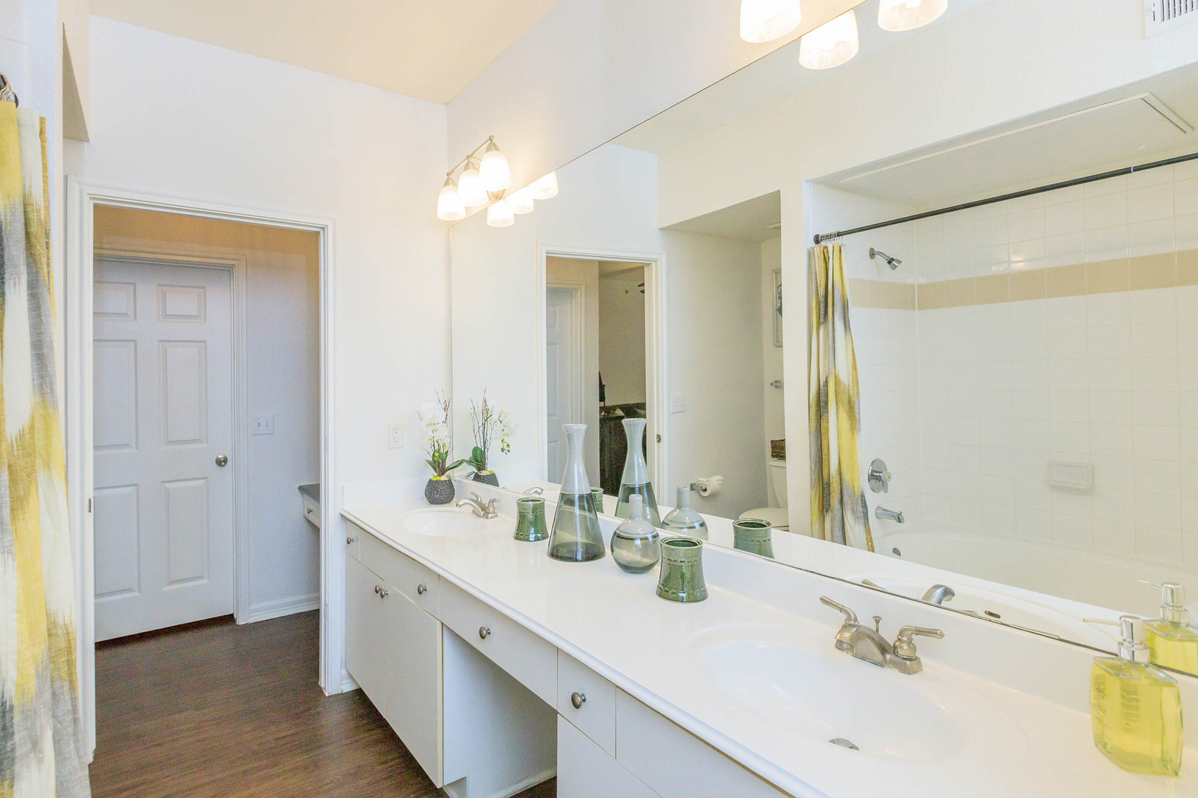 Estates at Bellaire Photo Gallery & Virtual Tour