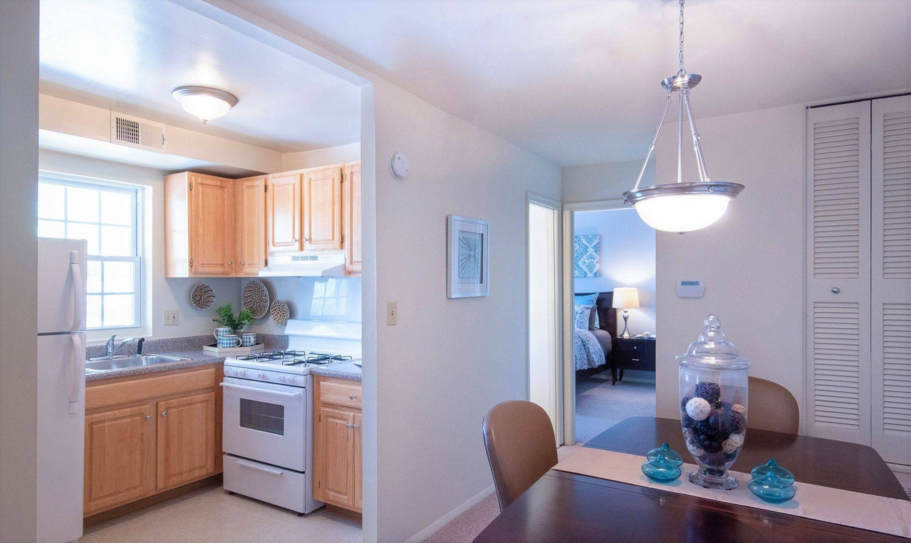 1 - 3 Bed Apartments - Check Availability | Colonial Square Apartments