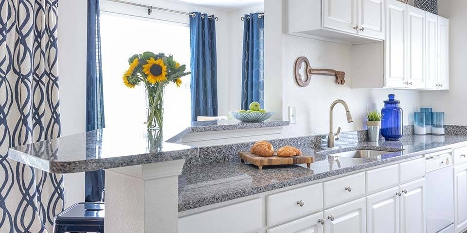 View Photos | Colonial Square Apartments