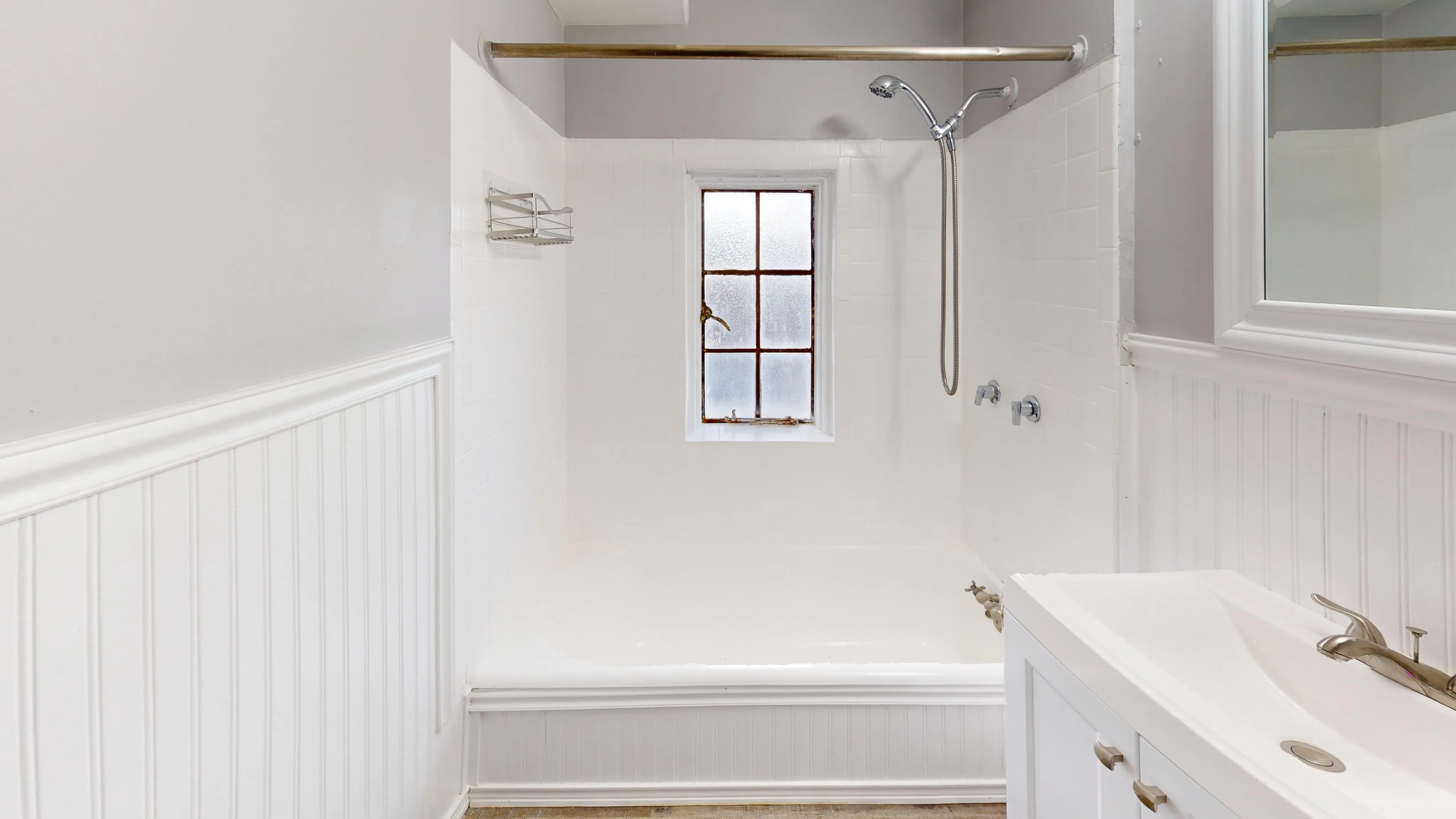 Flat 201: 2 Bed 1 Bath in Cincinnati | 950 sq ft | apartments-in ...