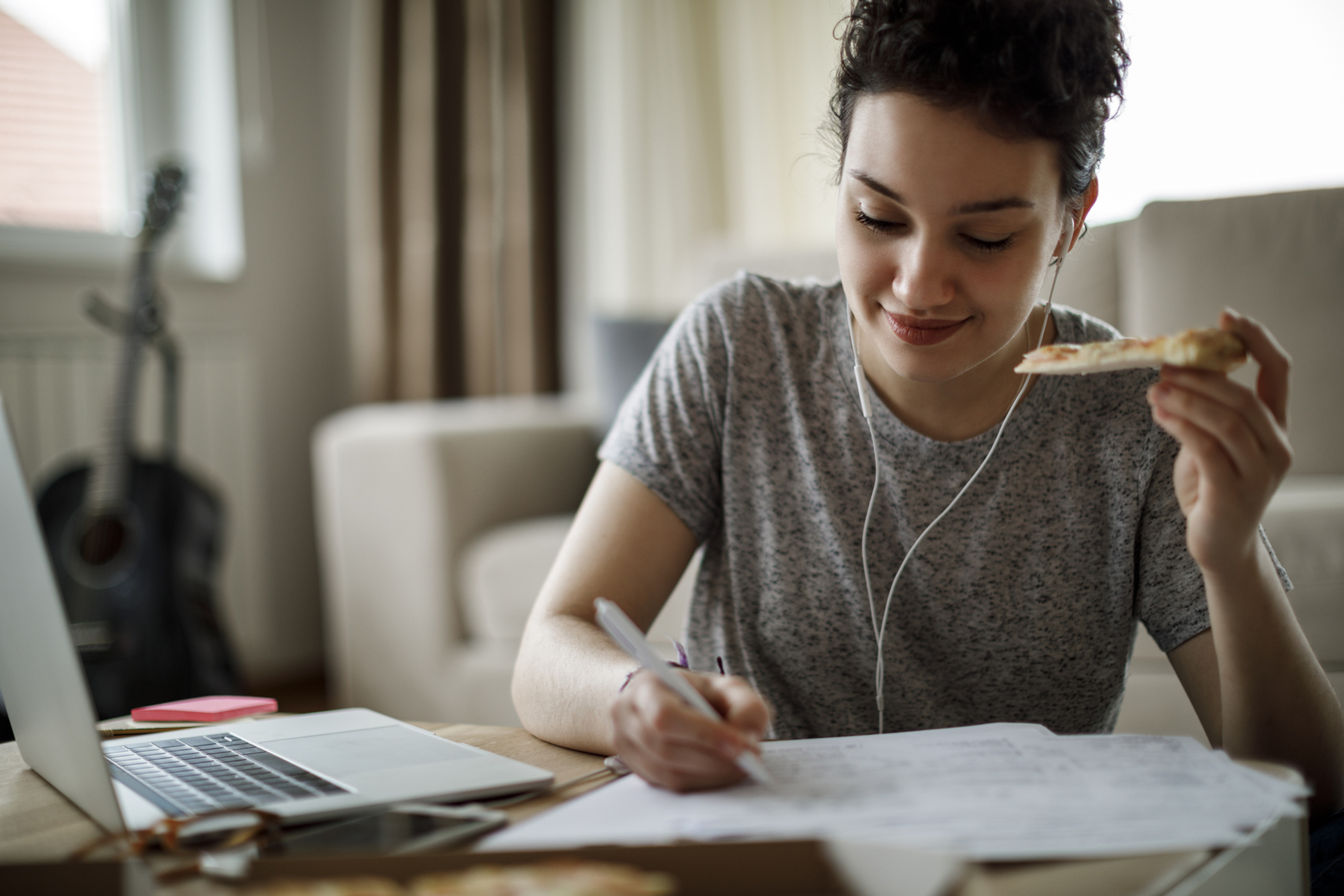 Cramming in Student Rentals: Kingston, Ontario Students’ Study Tips