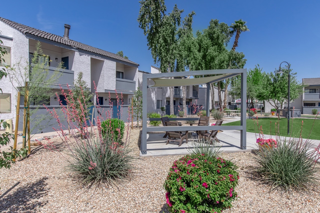 1 & 2 Bedroom Apartments in Tempe, AZ | Rise on McClintock