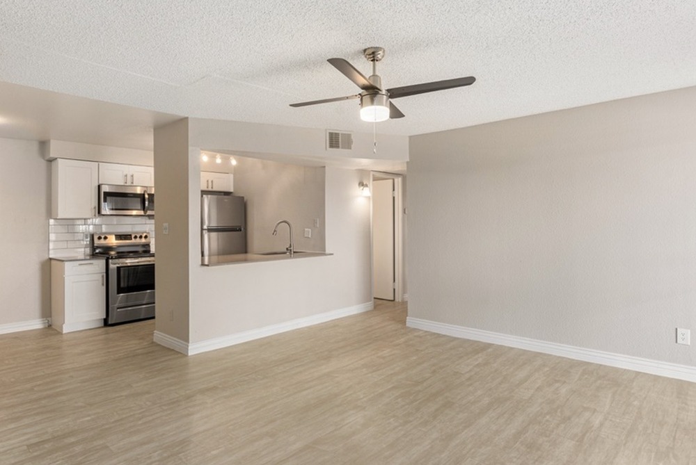 Rise Skyview Apartments in West Phoenix | Official Site