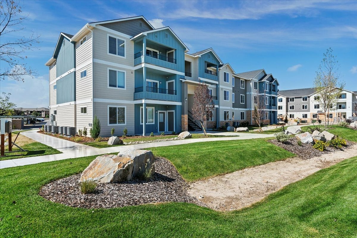 View Our Amenities | Summit