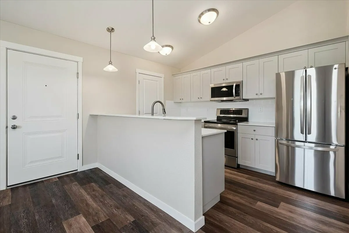 View Photos & Take A Virtual Tour | Summit