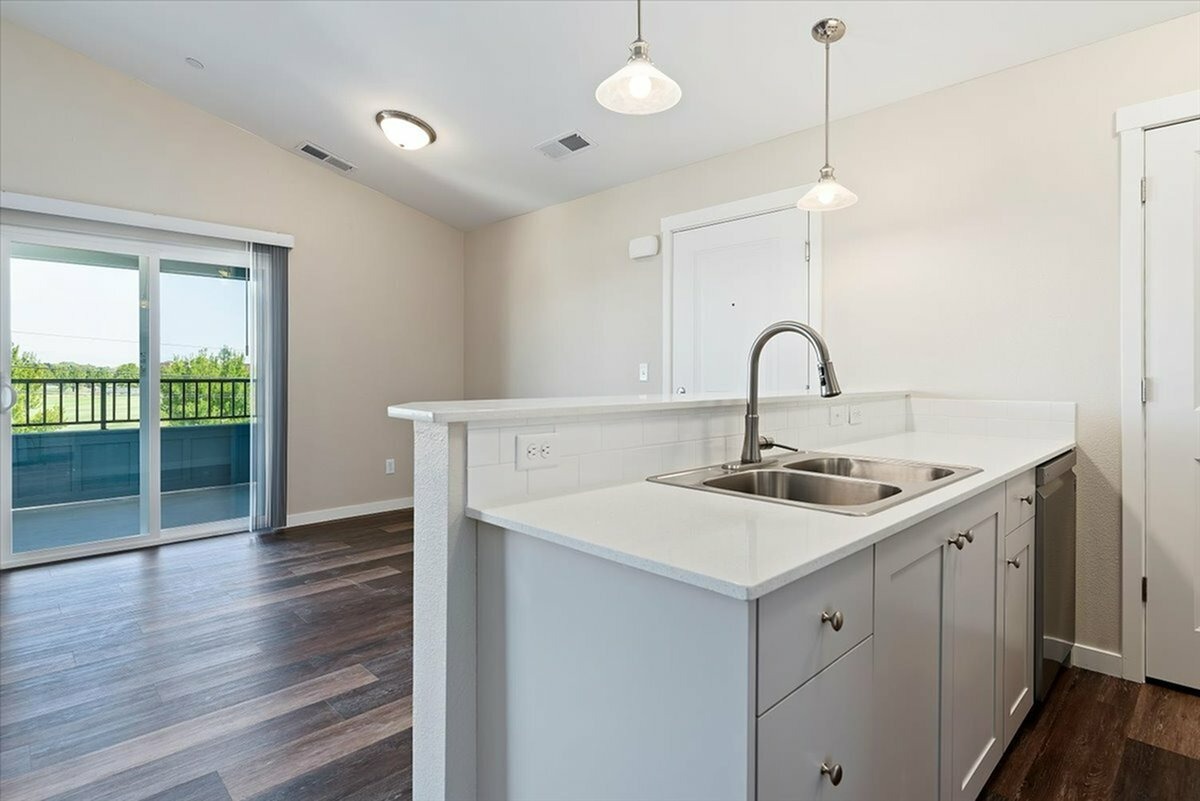 View Photos & Take A Virtual Tour | Summit