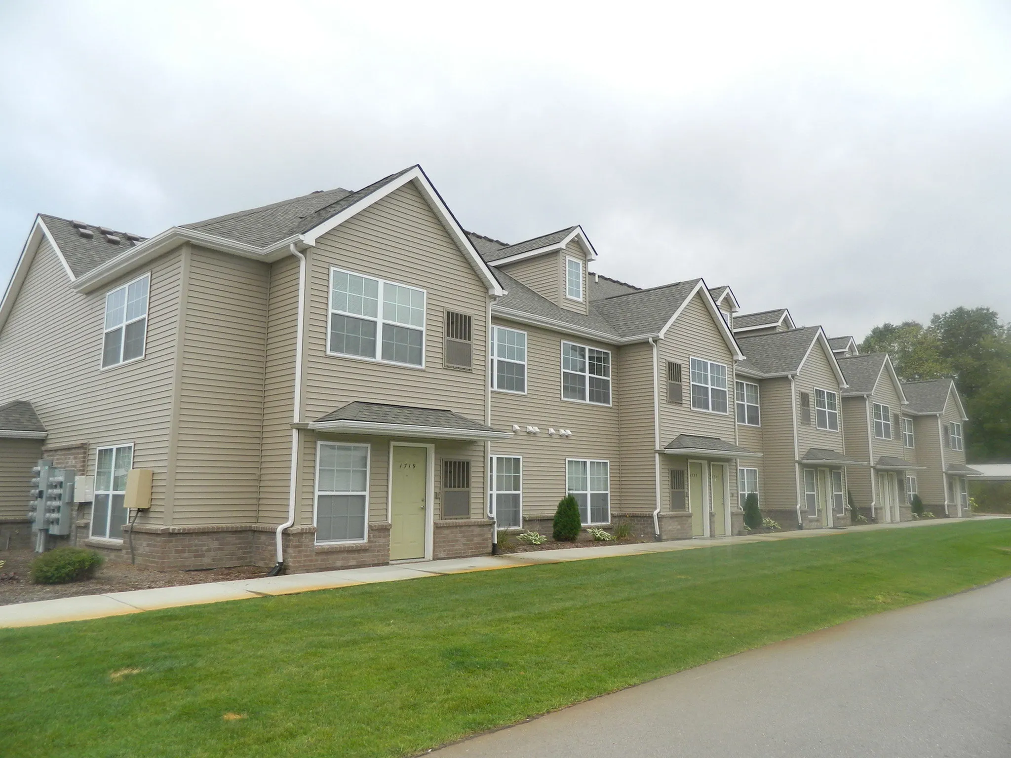 View Photos & Take A Virtual Tour | Mallard Pond Apartments & Condos