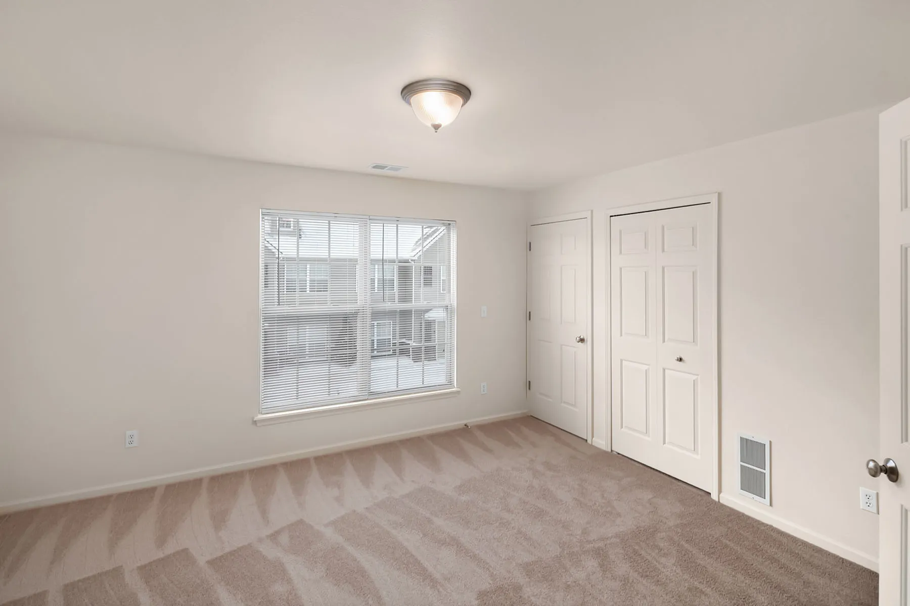 CHALET | 3 Bed Apartment | Mallard Pond Apartments & Condos